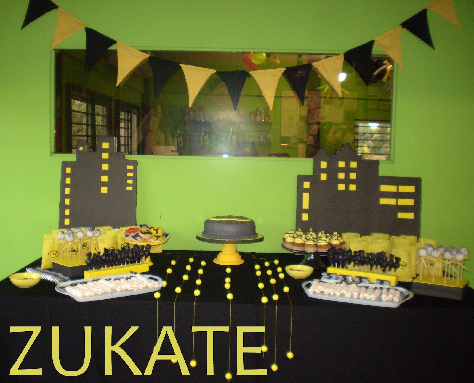 FIESTA BATMAN | ZUKATE