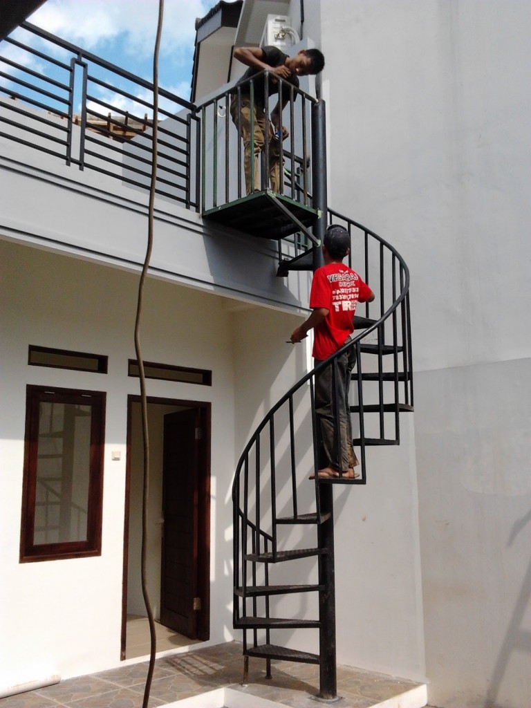 Bengkel Las Besi dan Konstruksi Baja : Tangga Besi Minimalis