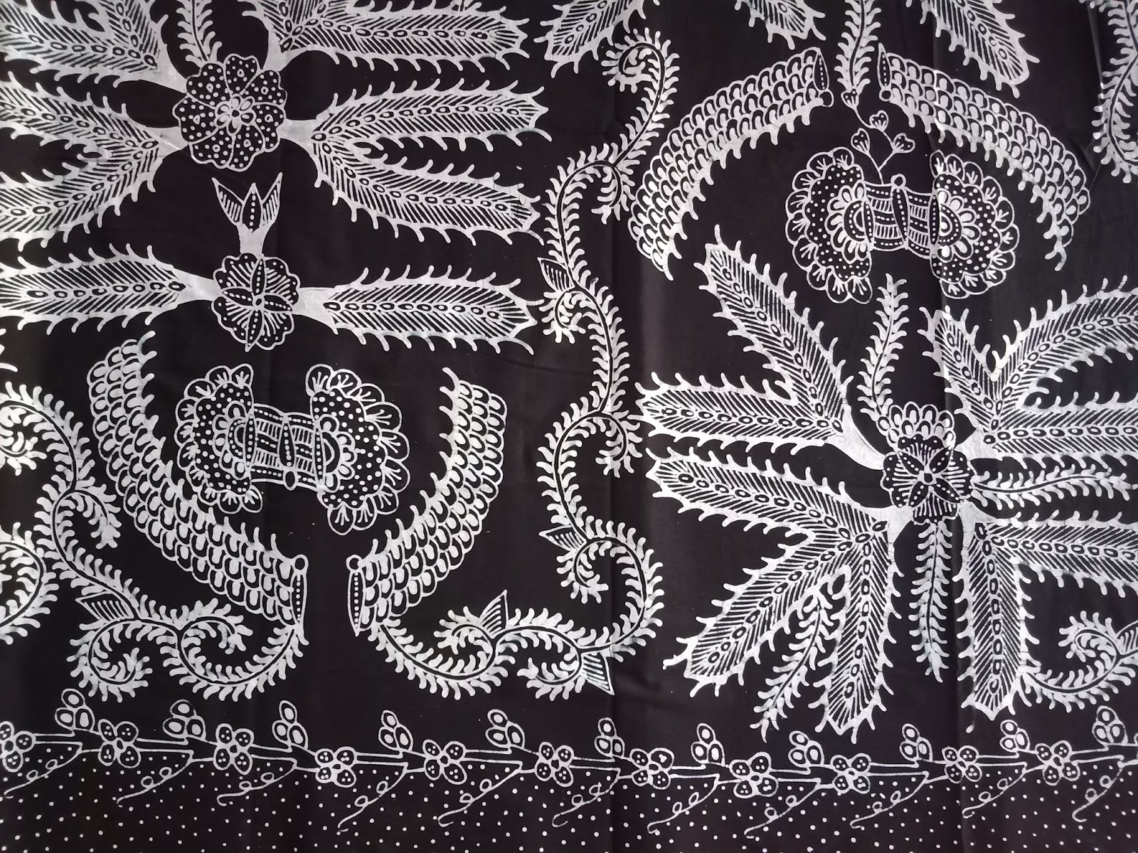 Batik Tulis Hitam Putih - Batik Pemalang