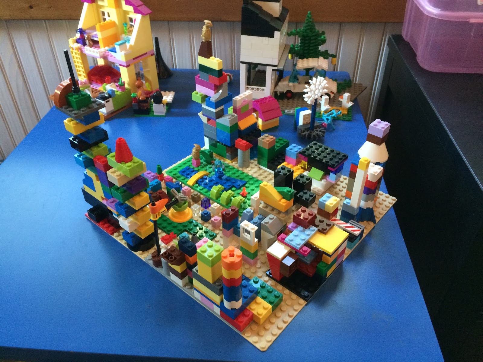 Microscale LEGO City