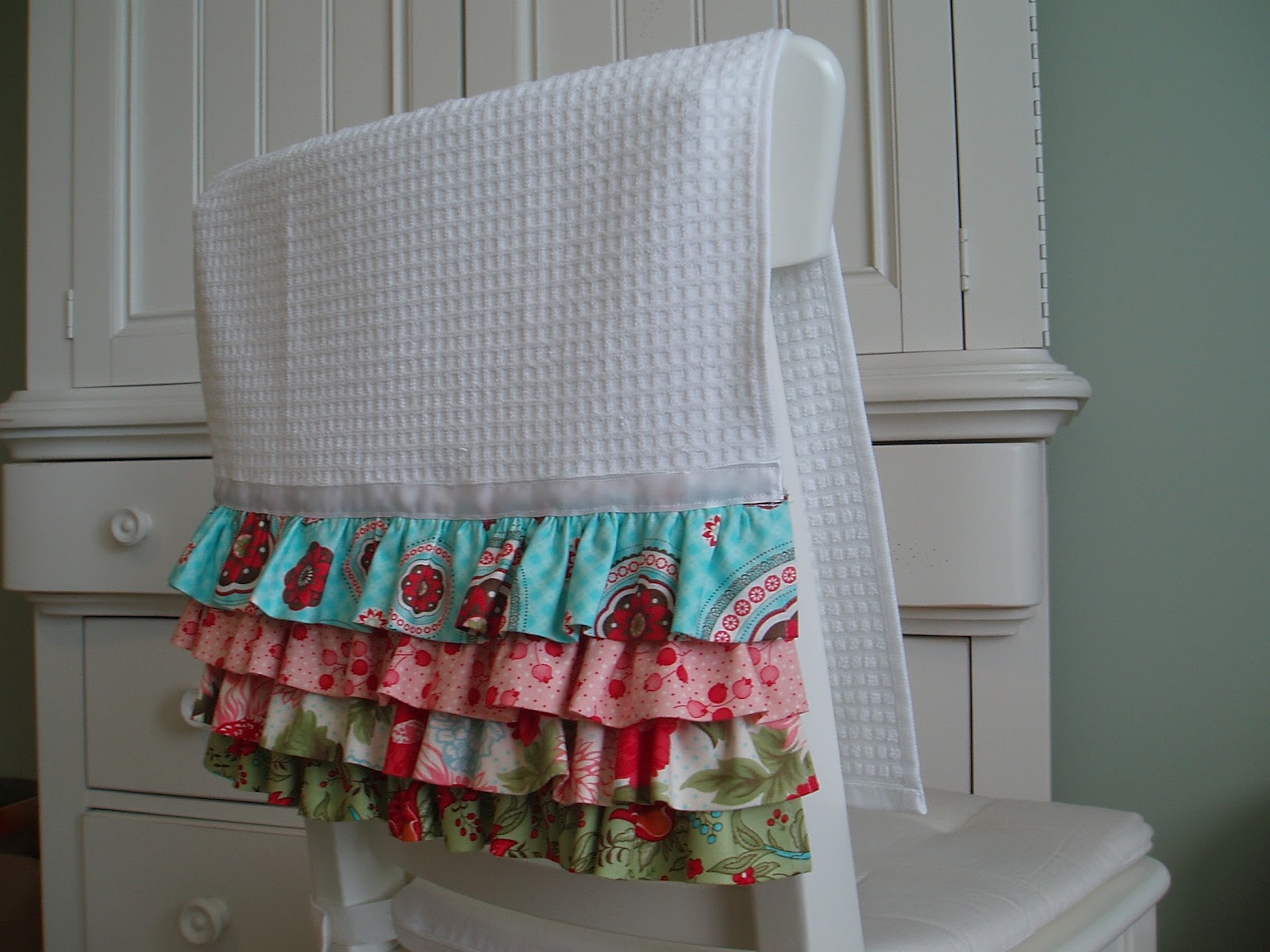 Craft Room Confidential: Ruffled Kitchen Towel