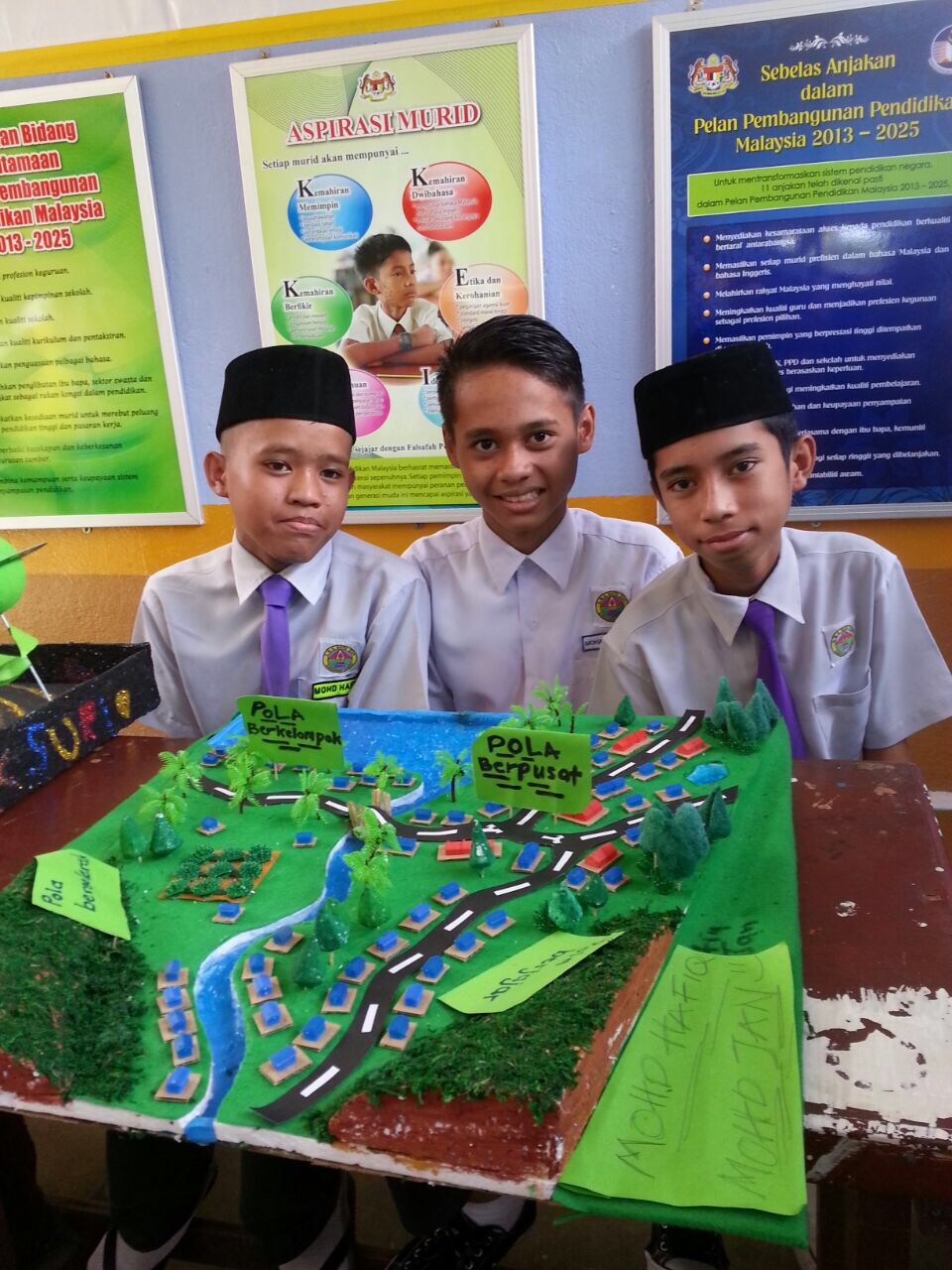 LAMAN WEB RASMI SMK BATU SAPI: PERTANDINGAN BINA MODEL GEOGRAFI SESI 2 2105
