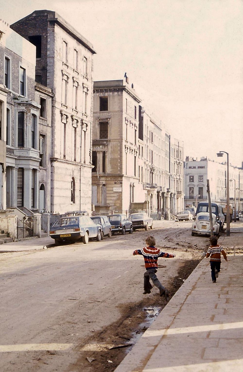 40 Fabulous Demolition Photographs of 1974 Show How Much Notting Hill ...