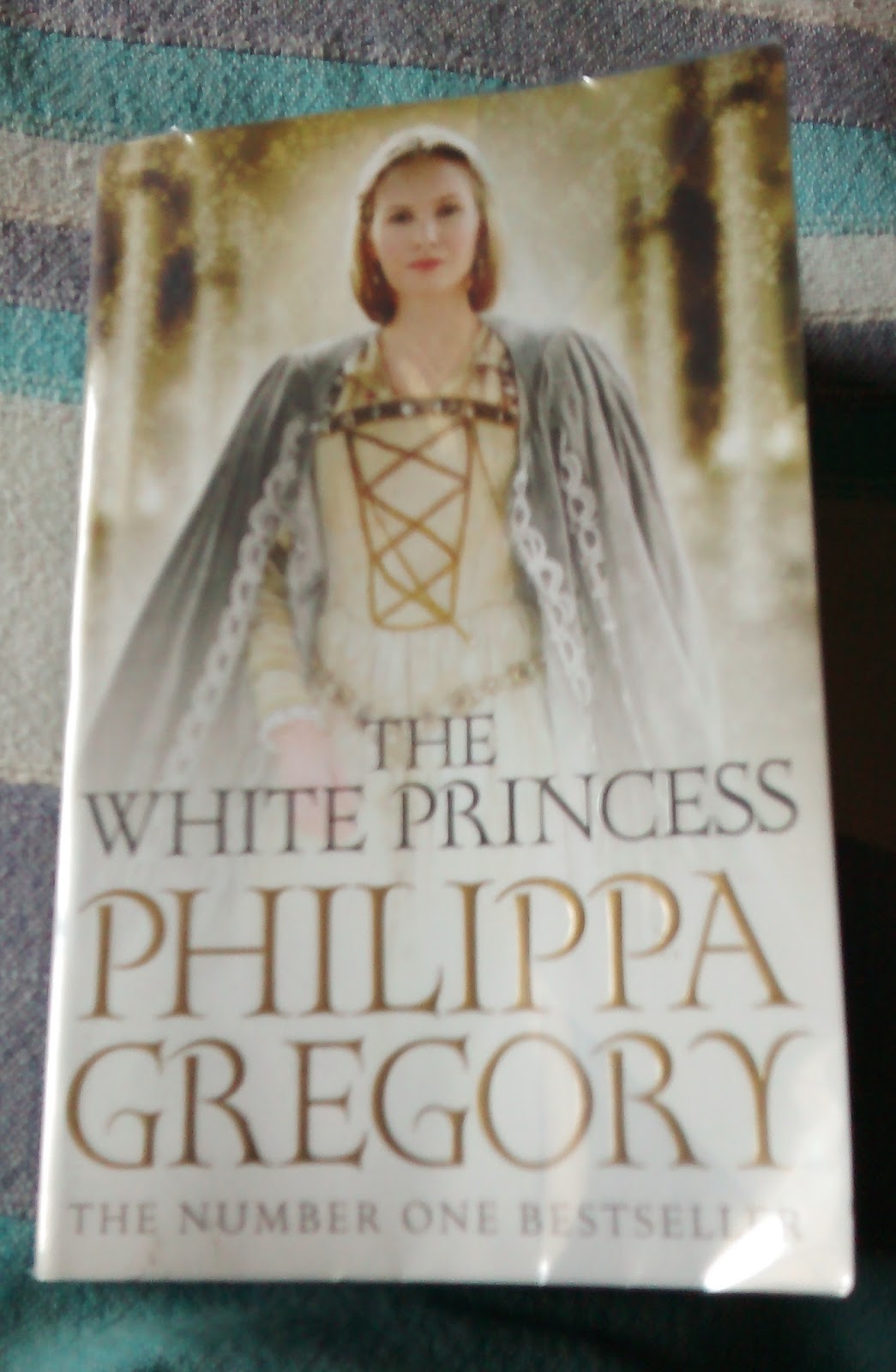 Blood, Sweat & Tiaras: Random Book Review : The White Princess