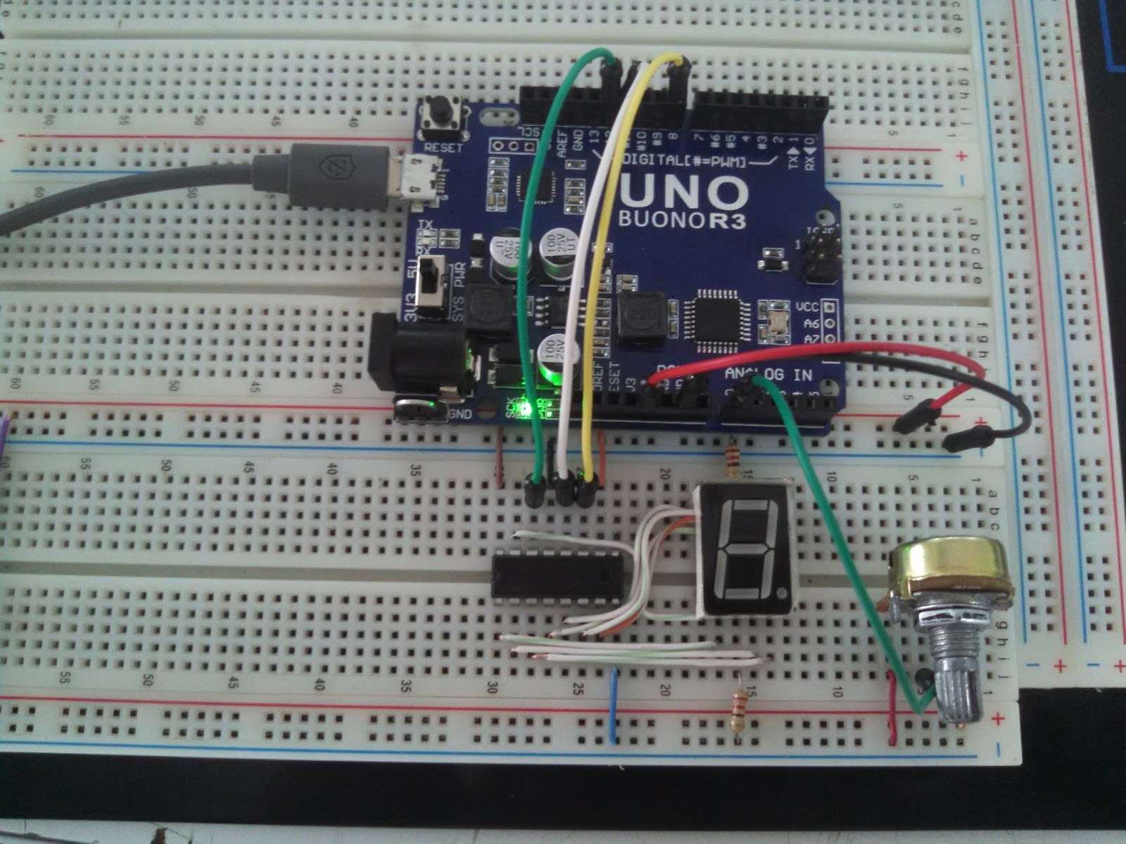 Programando en Arduino Uno (COM3): Laboratorio_5