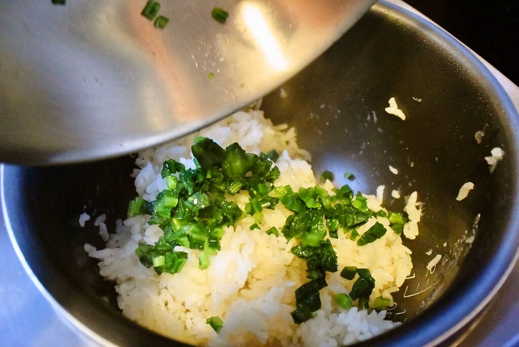 Recipes for Tom: Kabugohan / steamed rice with Japanese turnip
