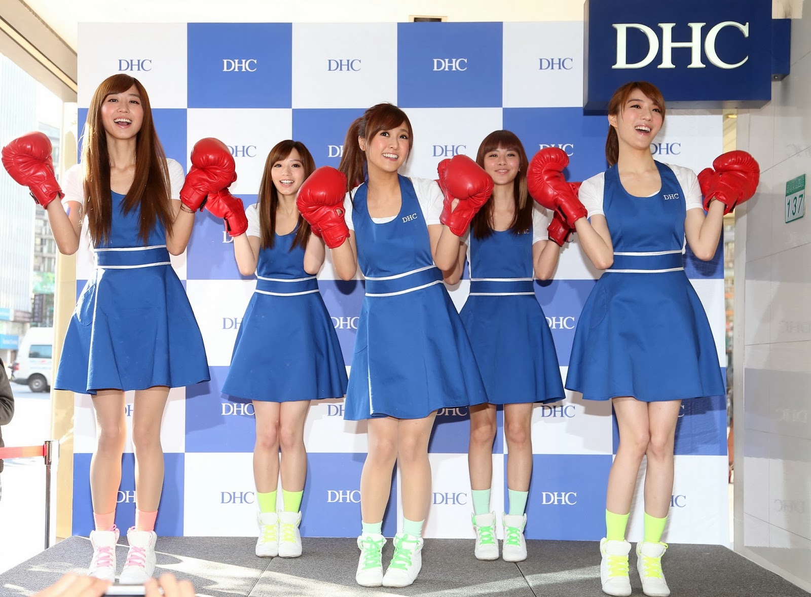 Popu Lady任一日店長 引宅男宅女走出戶外 - WoWoNews