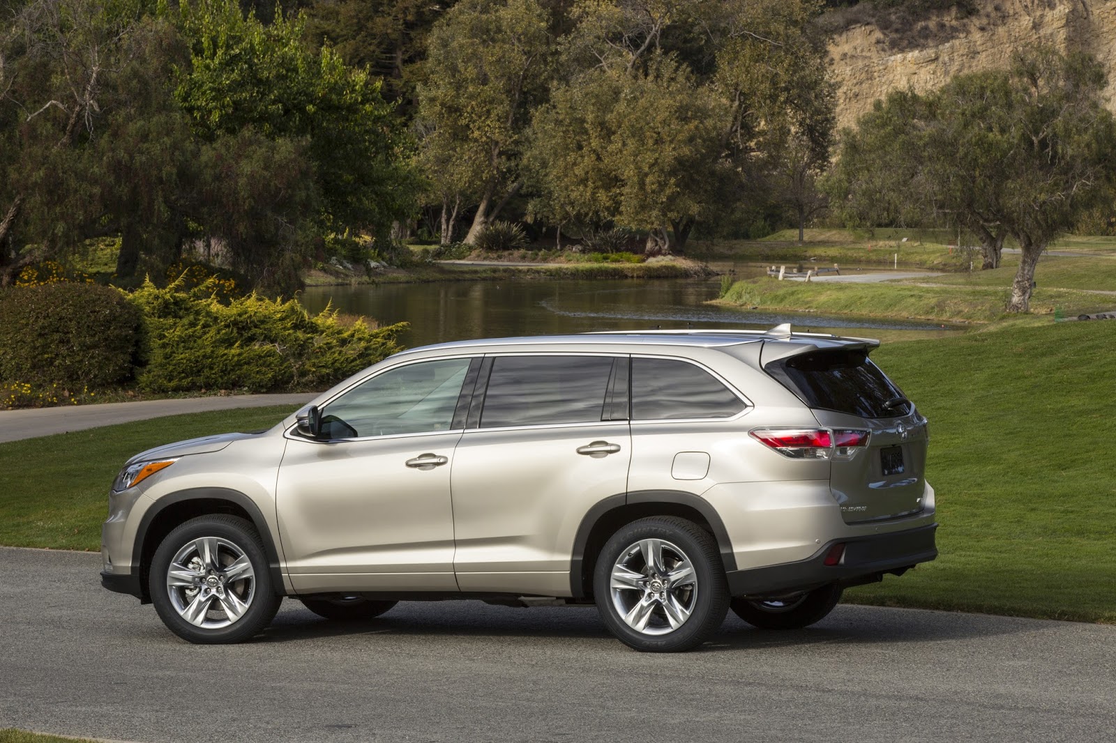 Success Is Its Own Reward: The 2016 Toyota Highlander Limited Platinum