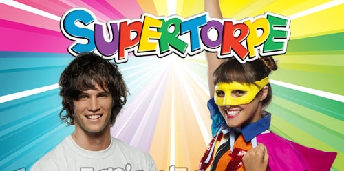 SuperTorpe: Super Torpe 2.Capitulo 8 "Feliz En Casa"