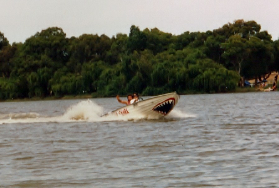 AUSSIE SKIBOATS: The MUDSHARK