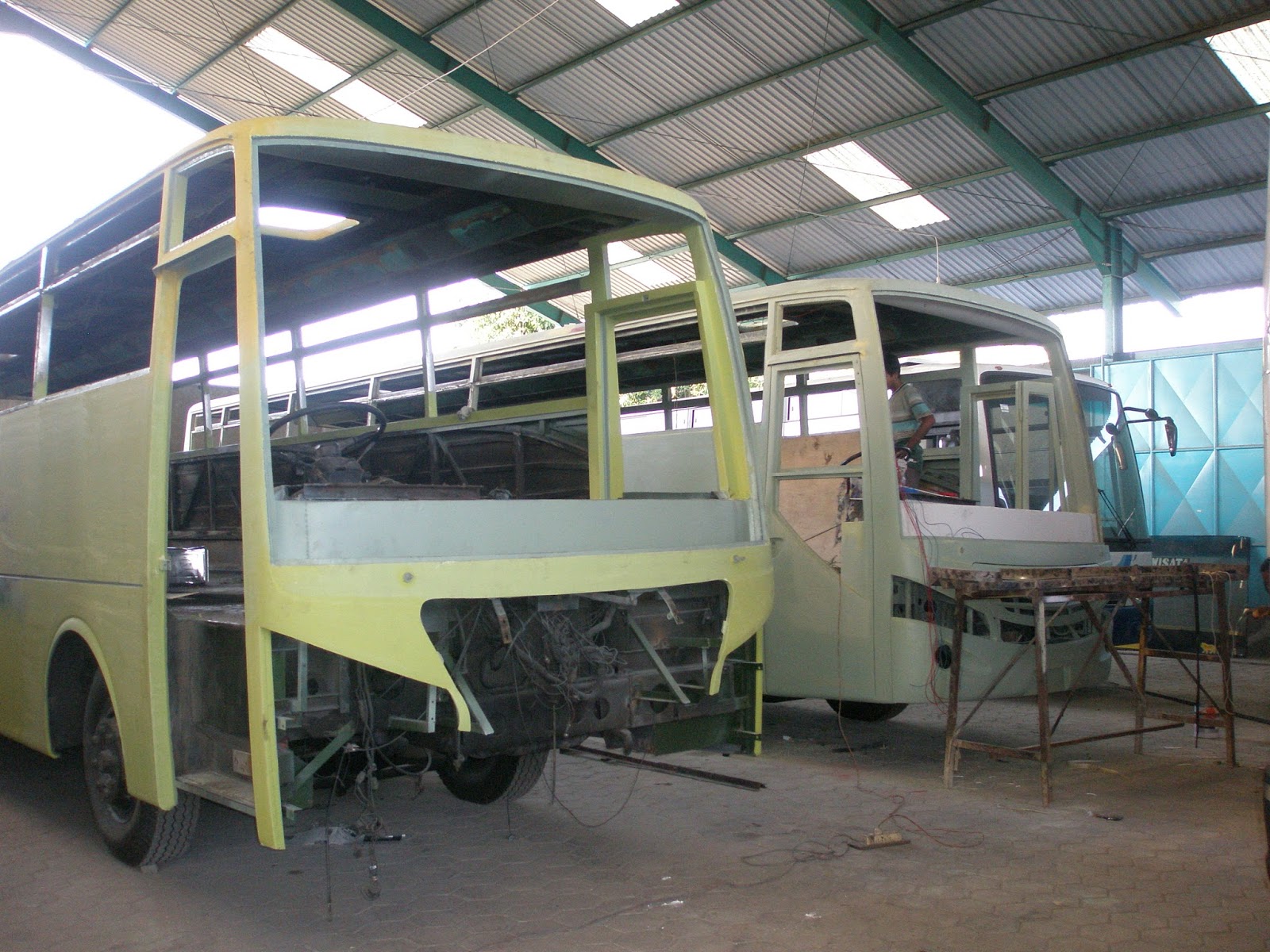 Proses Produksi Bus di Karoseri Gunung Mas Madiun - Jalur Bus