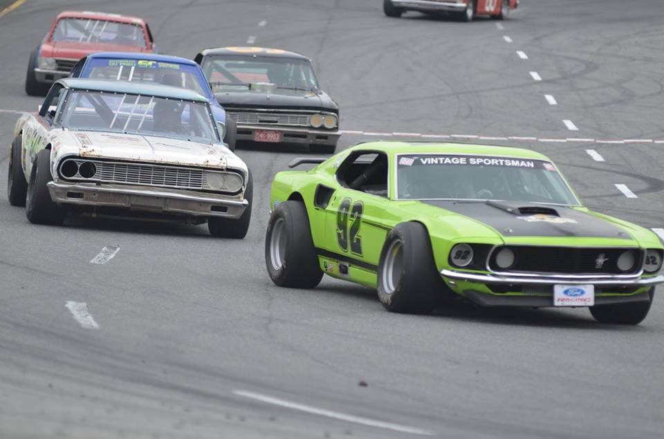 Oval Racing Stock car style in Québec, Ontario and New England States ...