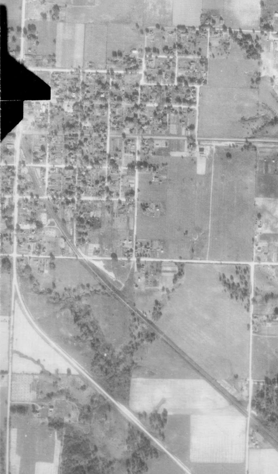 Towns and Nature: Cowden, IL: NKP (Clover Leaf) and B&O Depots