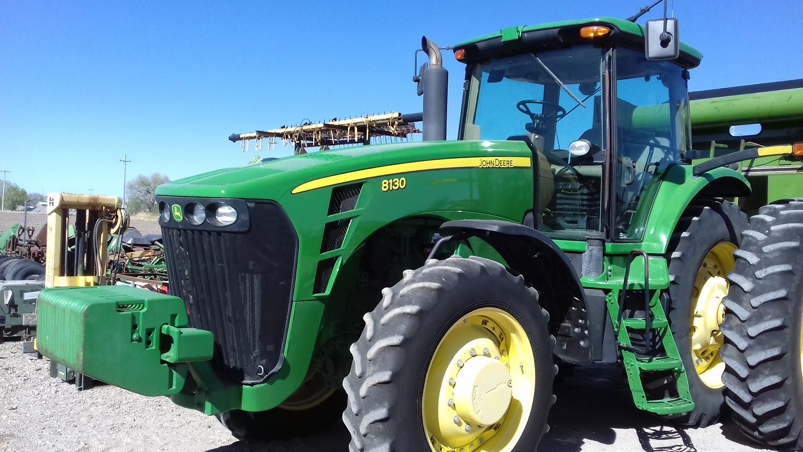 MAQUINARIA AGRICOLA INDUSTRIAL: Vendo Tractor John Deere 8130