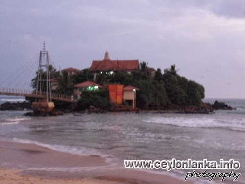 Matara Paravi Dupatha ( Pigeon Island )
