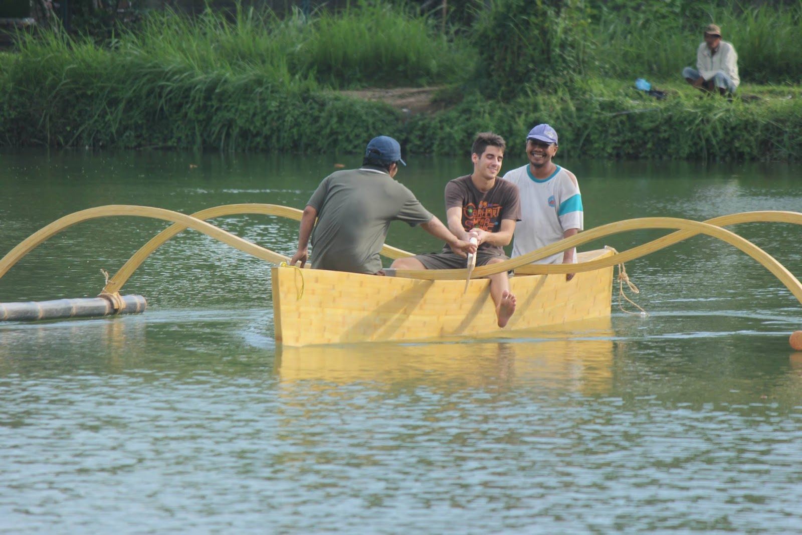 BAMBOO BOAT AN ALTERNATIVE SUSTAINABLE SOLUTION - BAMBOOS DESIGN