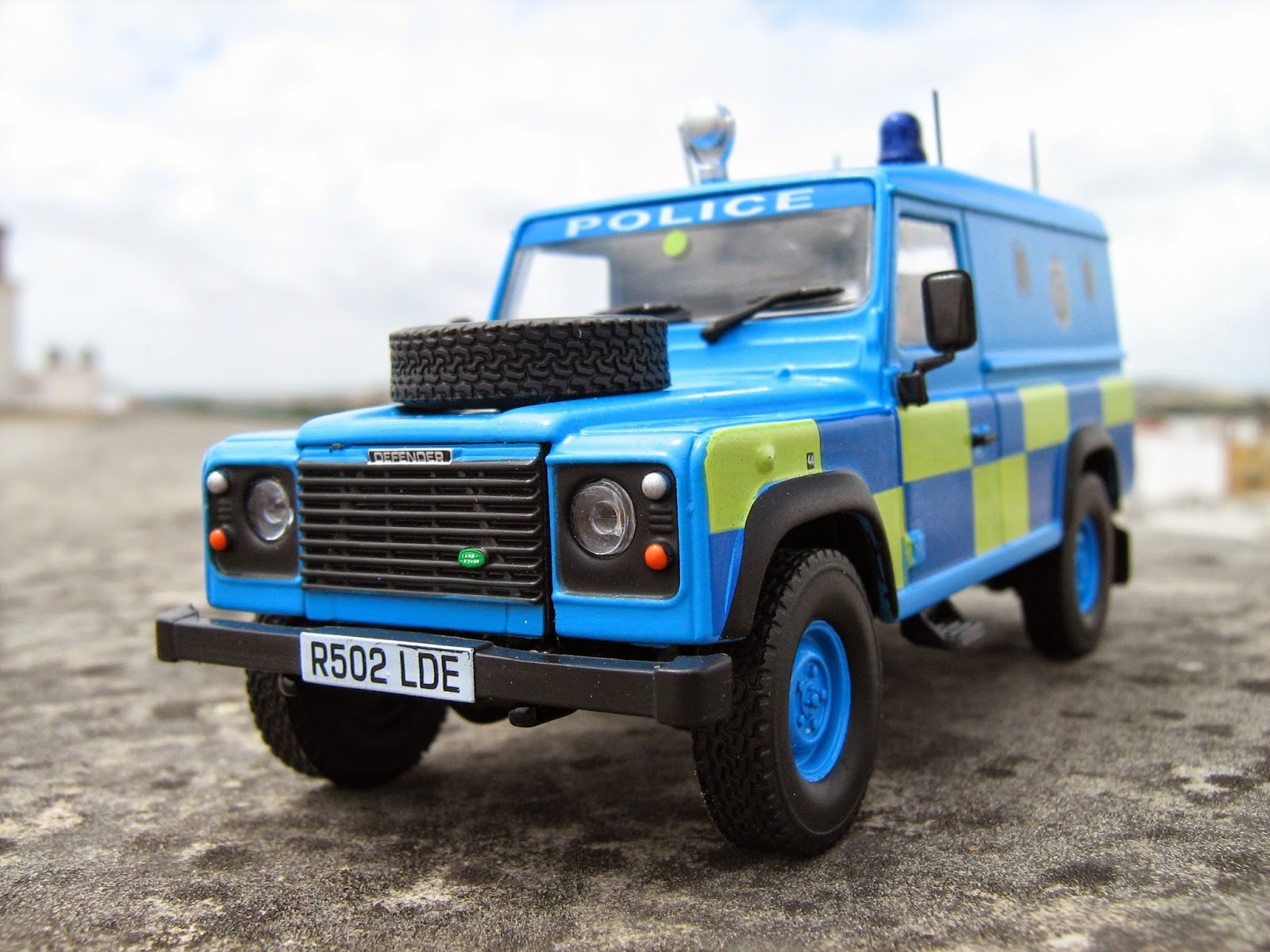 El Garaje Algabeño: Land Rover Defender "Sussex Police" de la Ed.Atlas