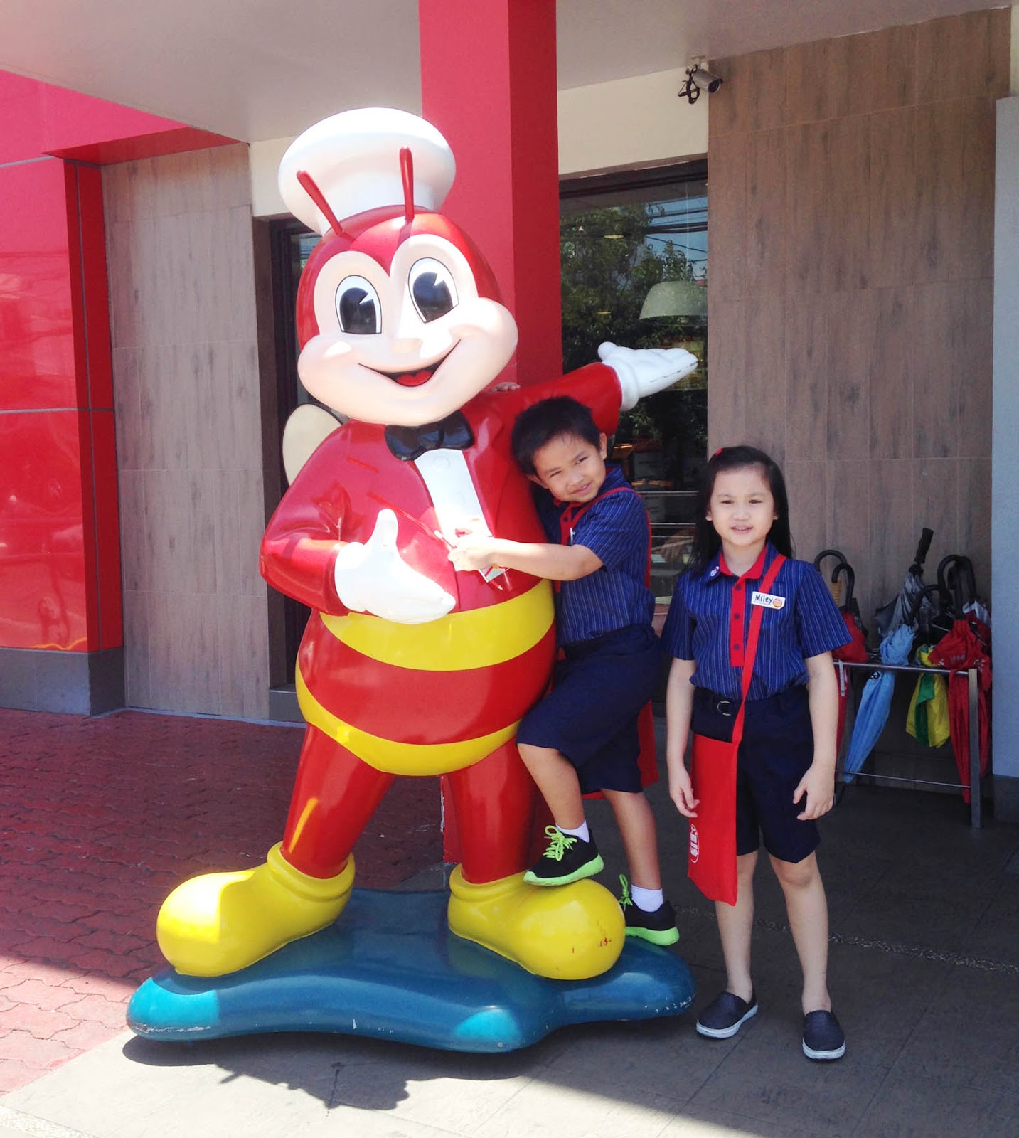 MrsMommyHolic: Our Jollibee Mini Managers Camp experience 2017