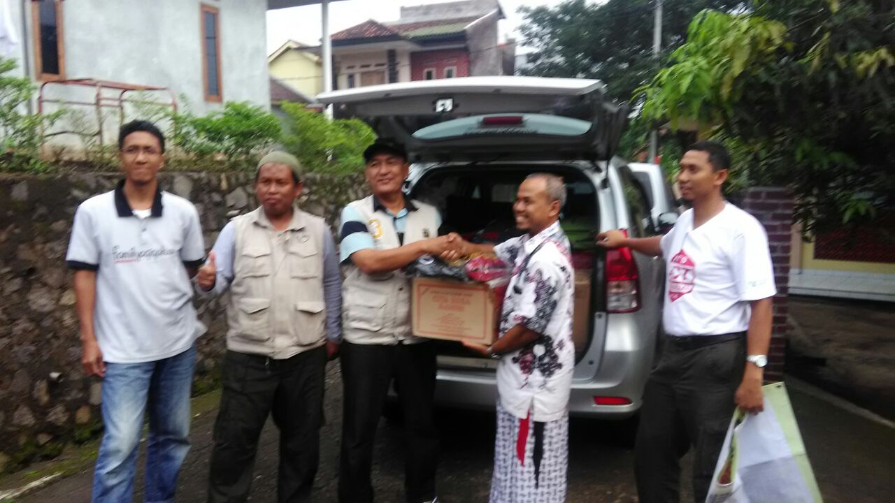 PKS Kabupaten Tangerang Serahkan Bantuan untuk Korban Bencana Garut