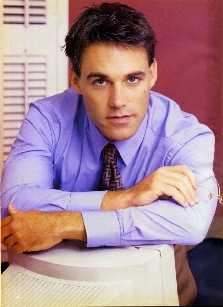 Brutos-Eros: Russell Milton