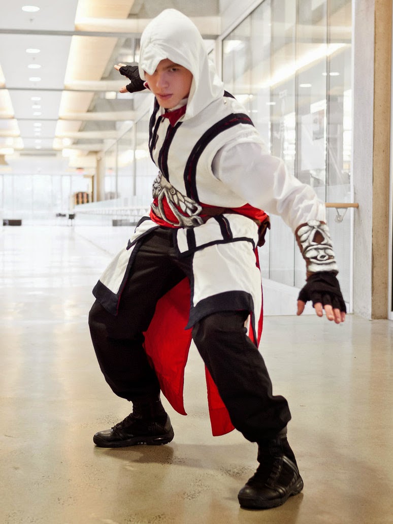 15 White Assassin Outfit Cosplay Design Photos - Creative Cosplay Designs
