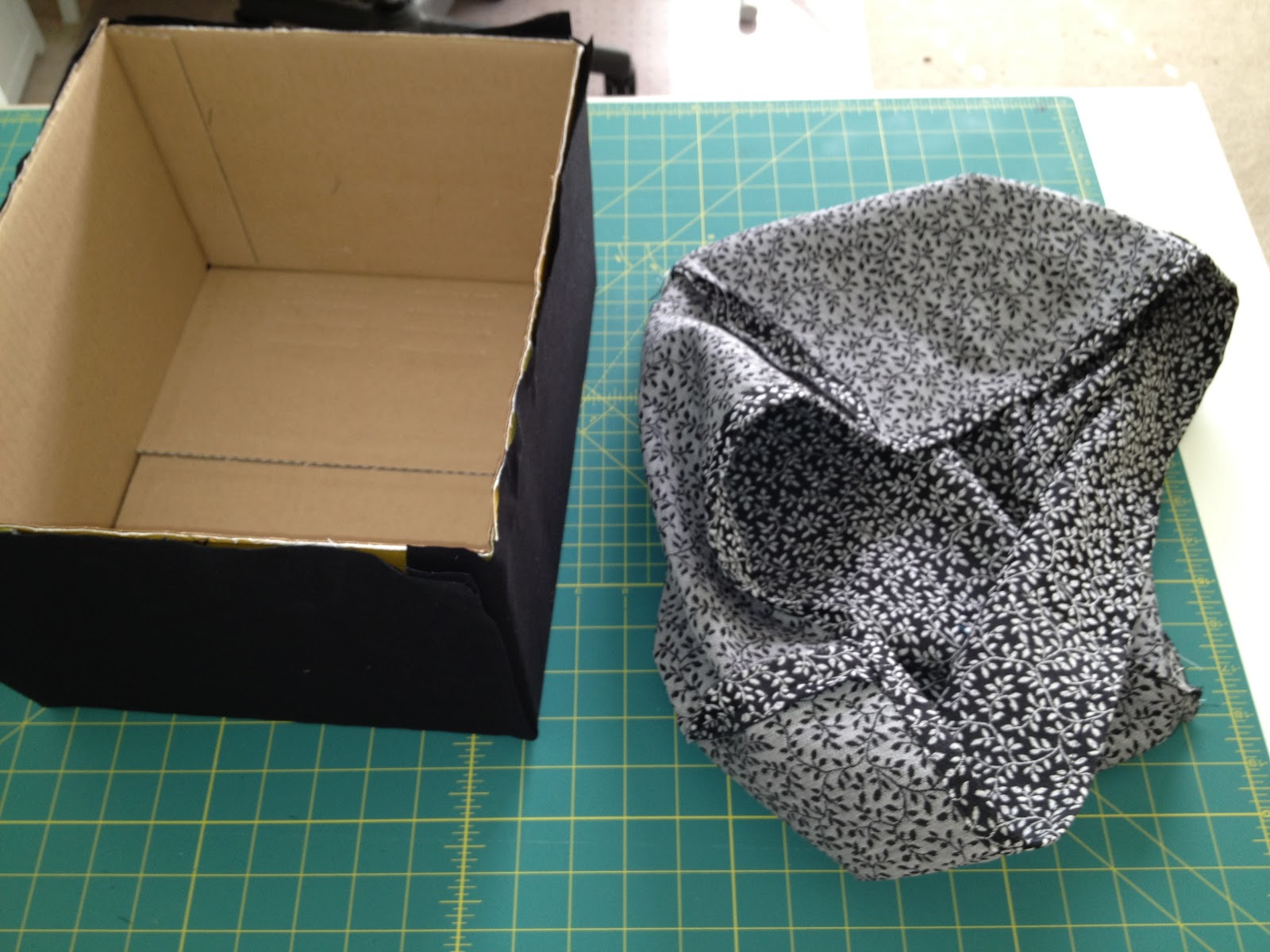 CasaLupoli: Create Lined Storage Bins Using a K-Cup Box