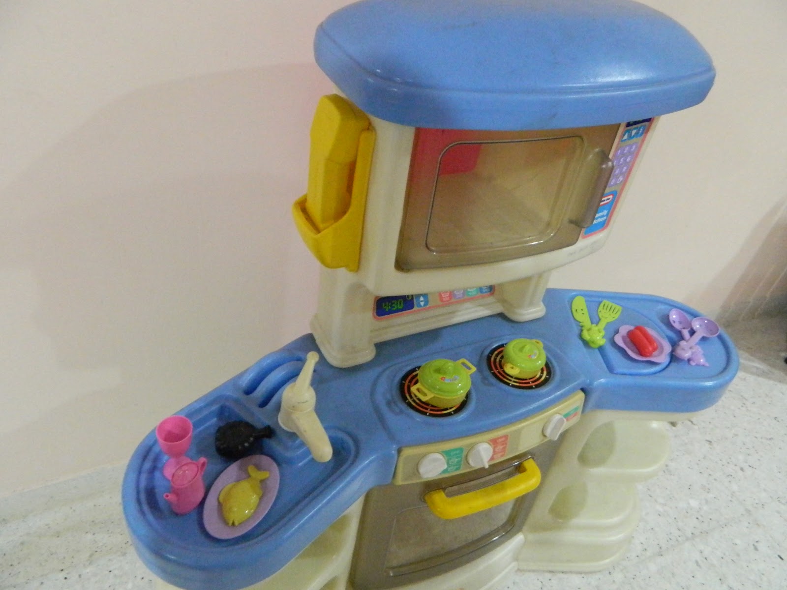 Save On Toys!: Little Tikes My Family Kitchen (with phone)