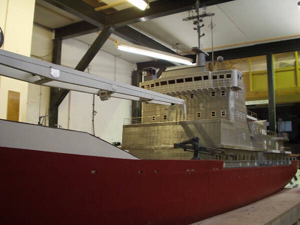 model ships in the cinema: Alien Versus Predator 2004