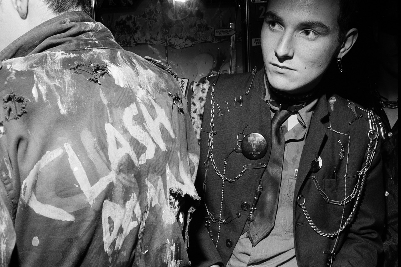 A Rebellion of Youth: 25 Amazing Black and White Photographs Depict the ...