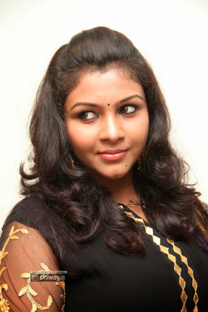 Actress Saranya Nag Stills at Eera Veyil Audio Launch | cini