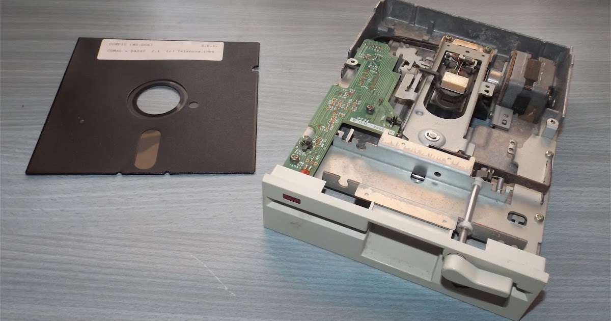 Assemblaggio Personal Computer: Aggiungere un lettore Floppy Disk Drive ...