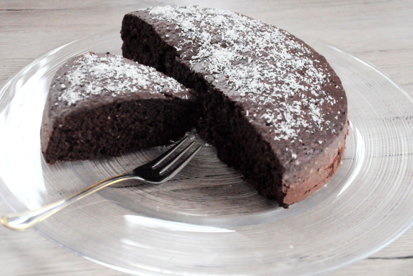 k o n y h a t ú r a: Csokoládés kókusztorta