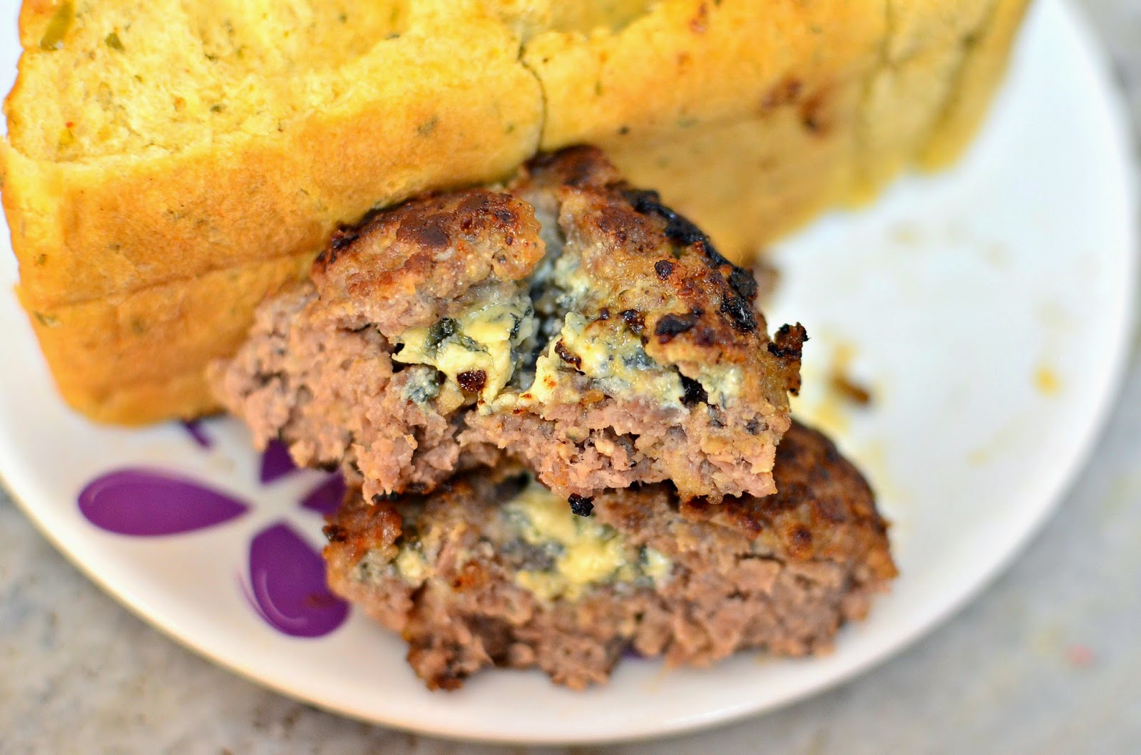 Kardolicious: Juicy Lucy Cutlet Pao