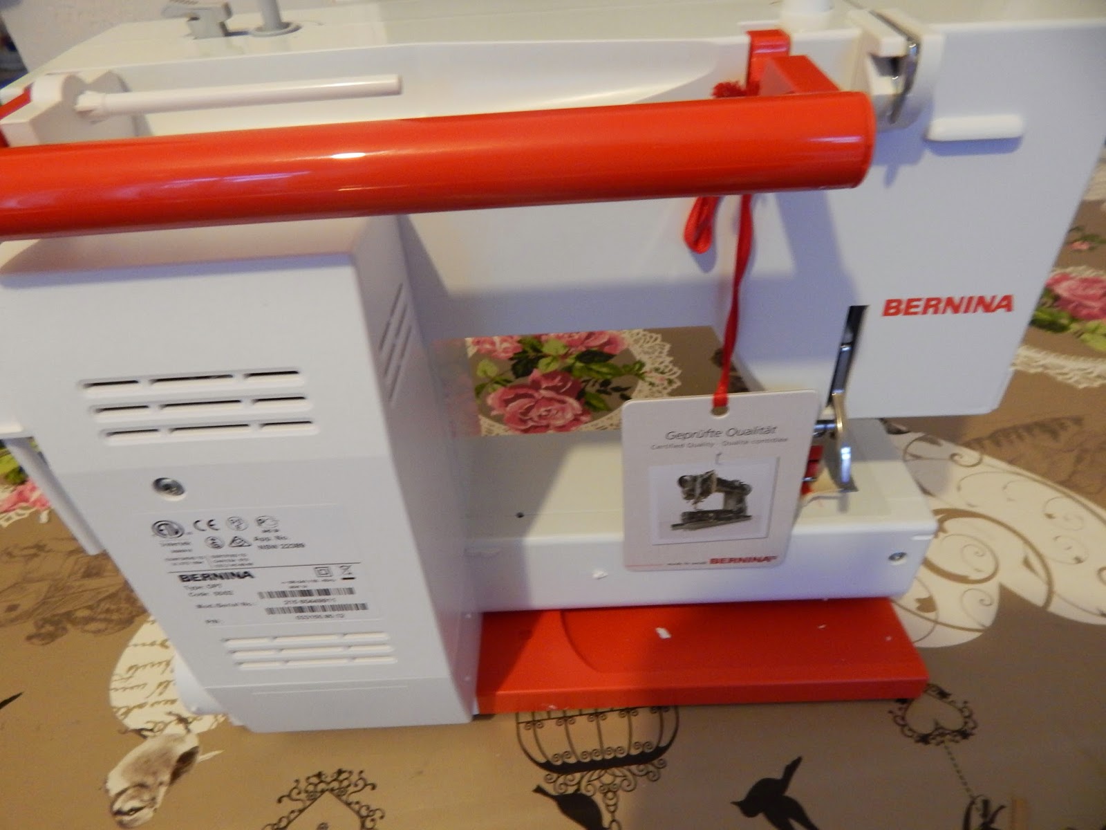 Dans le dressing de mes ptits titis: La Bernina 215 Simply Red : elle à ...