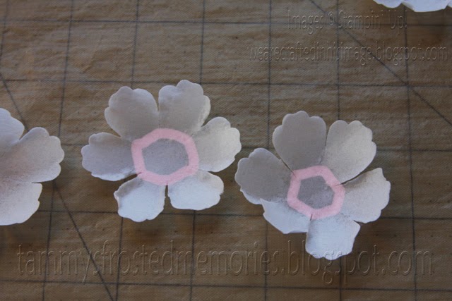 Tammy's Frosted Memories: Wafer Paper Flower Tutorial