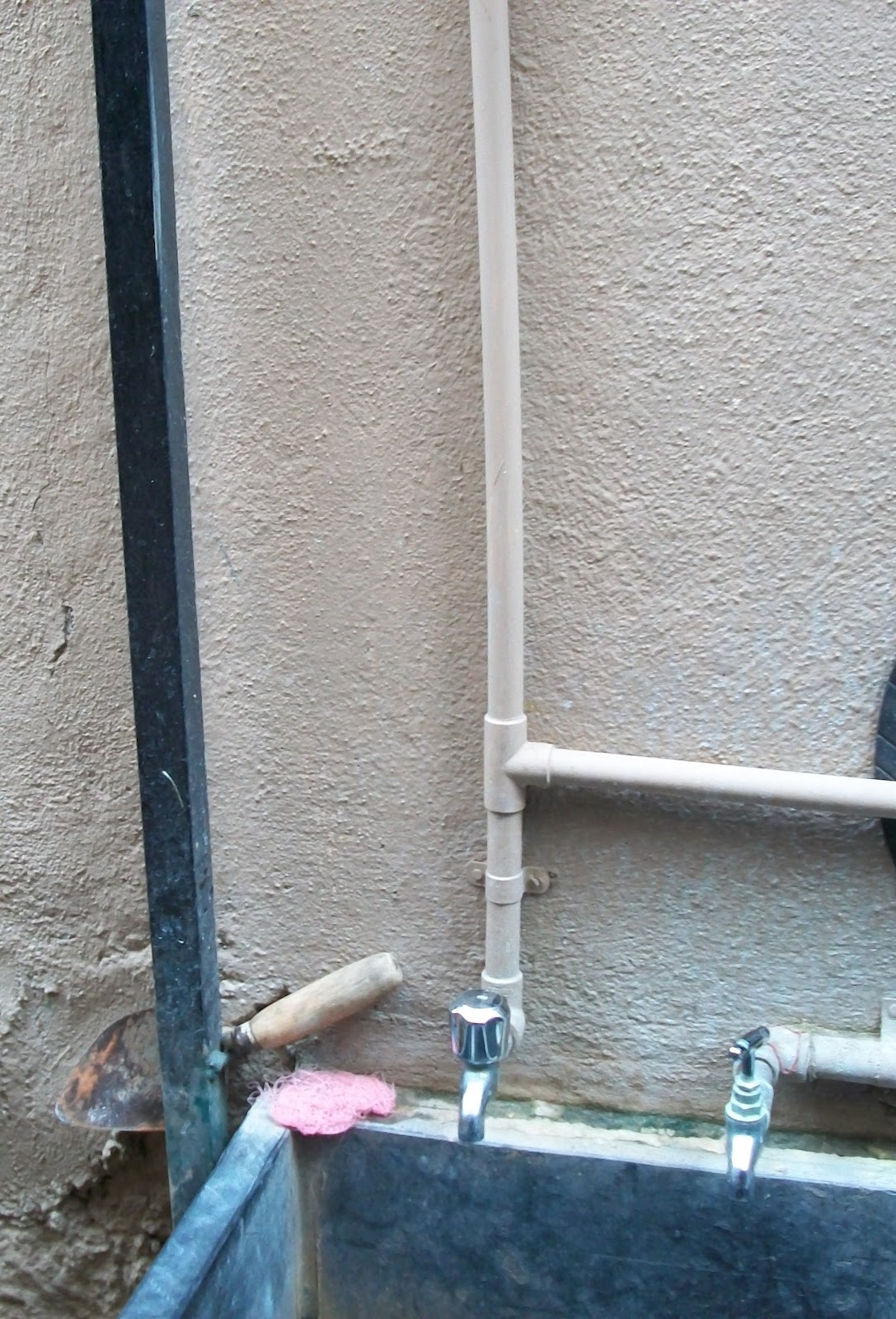 Journalists for Rainwater Harvesting: Retrofitting RWH in houses