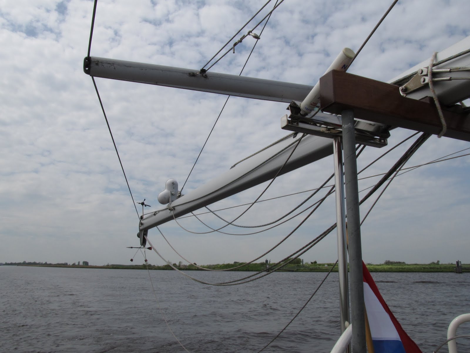 Motorzeilen: Maststrijkinstallatie