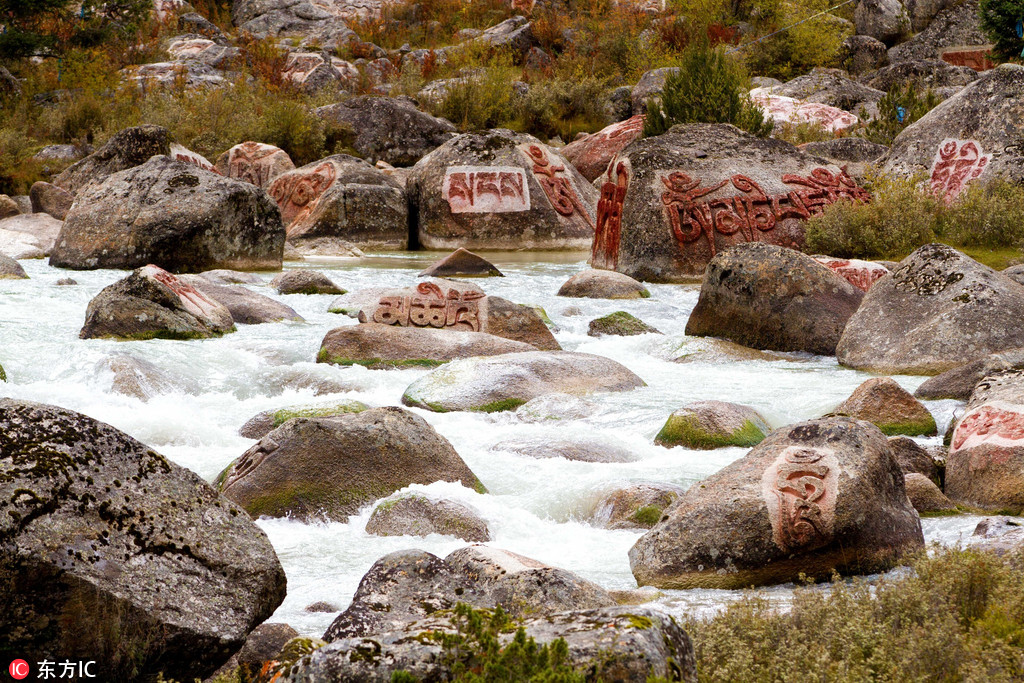Derge, sebuah kota kuno yang terletak di pegunungan yang tertutup salju ...
