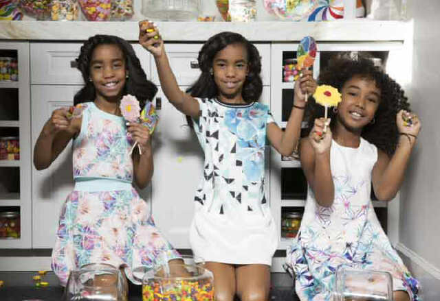 divaparrots weekly: DIDDY POSES WITH HIS DAUGHTERS AS HE DEBUTS ...