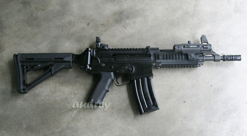 Senapan Serbu Buatan PT PINDAD INDONESIA | Arma Niaga