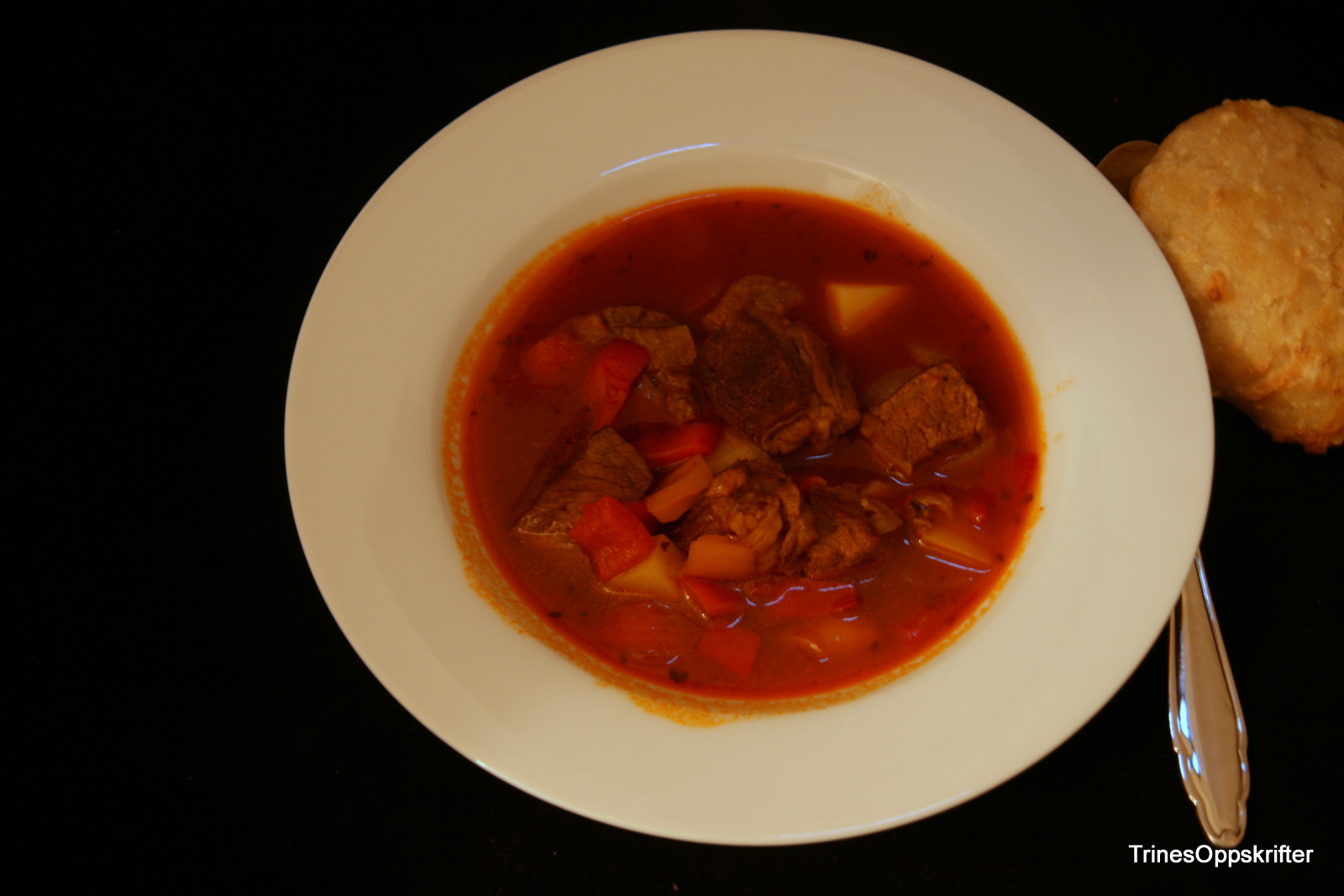 Trines Oppskrifter: Pappas gulasjsuppe