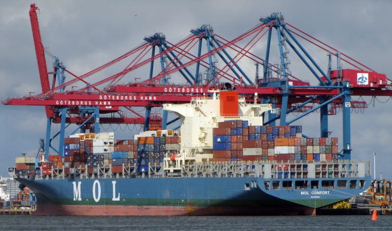 Portacontenedores MOL Confort se parte en dos mientras navegaba con mal ...