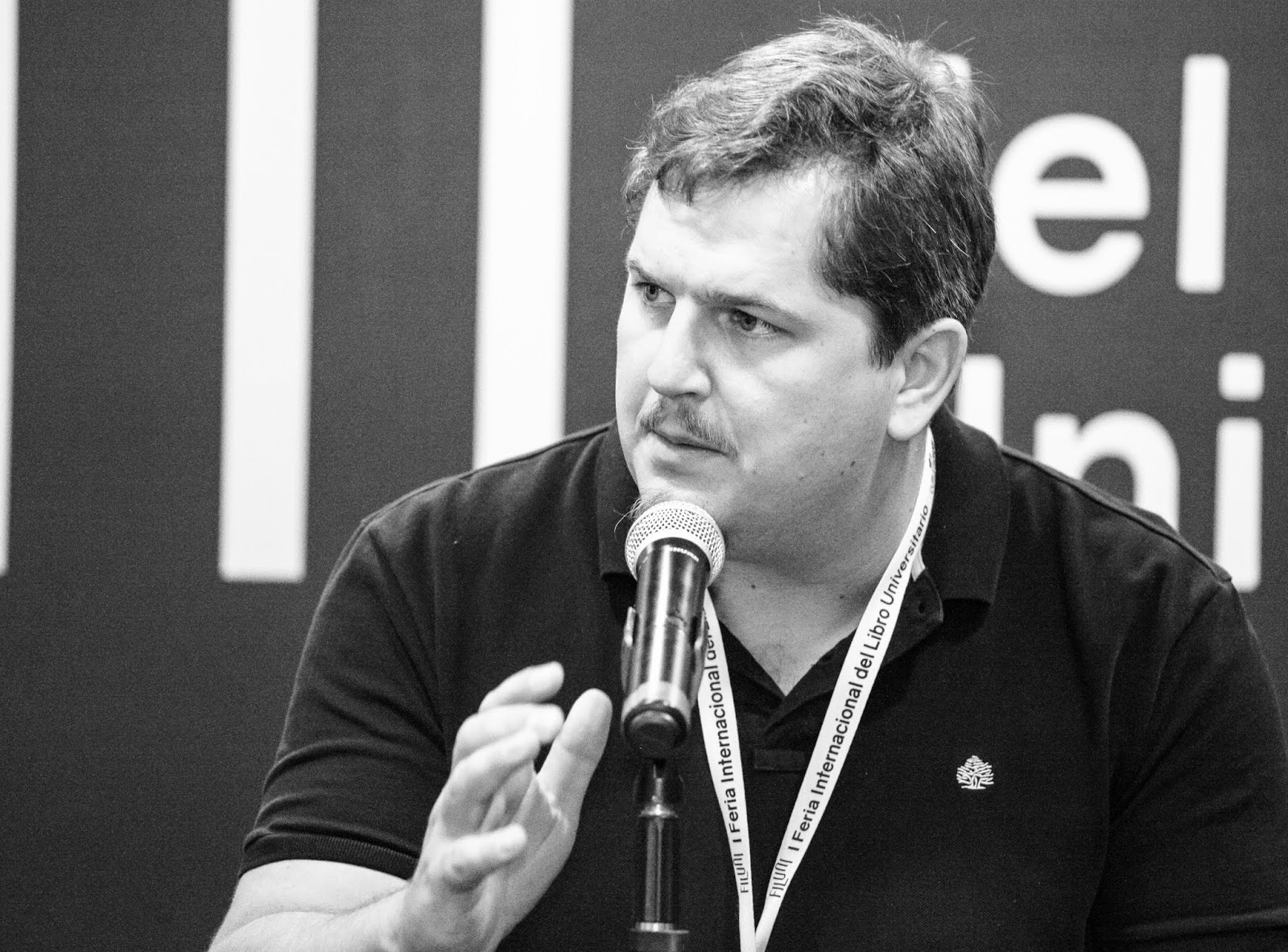 LO QUE OPINAN MIS POETAS: Lo que opina Ben Clark