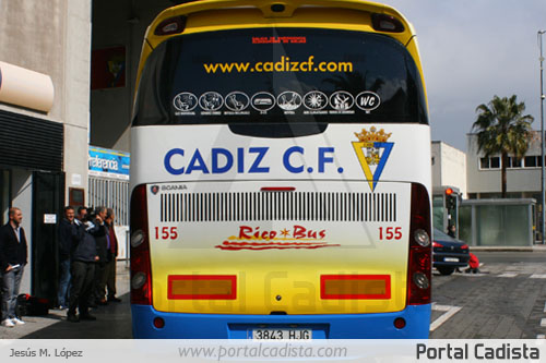 Solamente Cadiz cf: Rico Bus hace un autobus personalizado al Cádiz cf