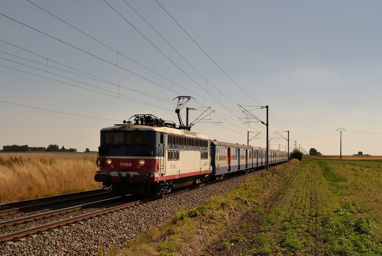 LA PASSION DU TRAIN: BB 17000 quelques photos.