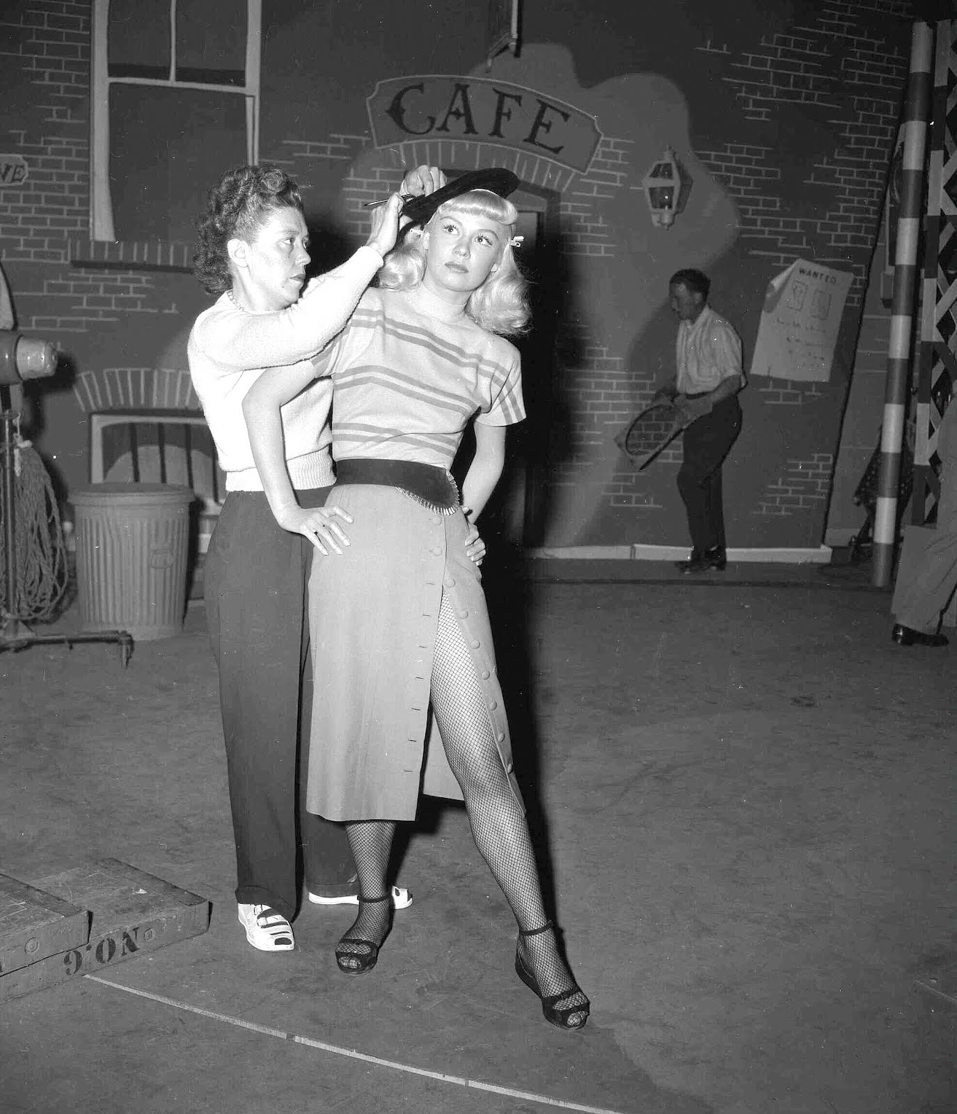 WEIRDLAND: Pulp Noir Dance: Vera-Ellen and Gene Kelly in "Slaughter on ...