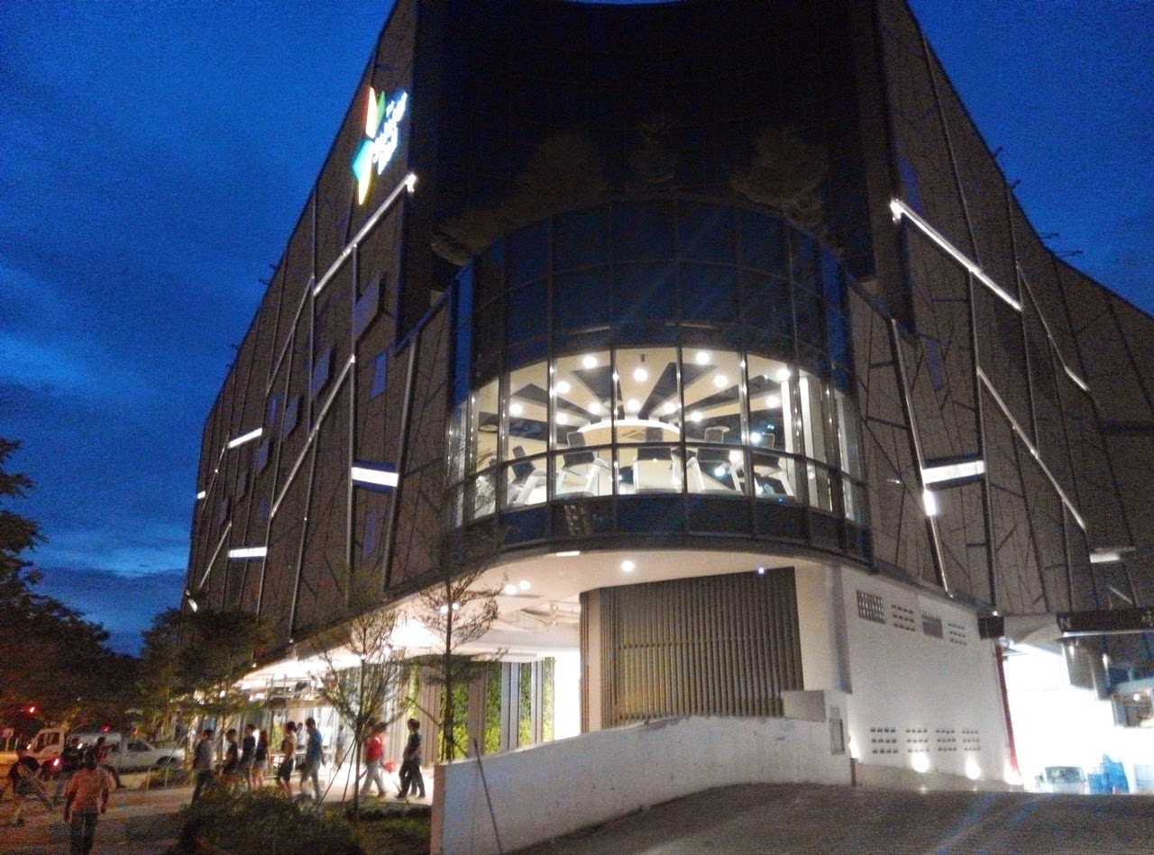 Zai@Sengkang: The Seletar Mall (Year 2014 Week 48)