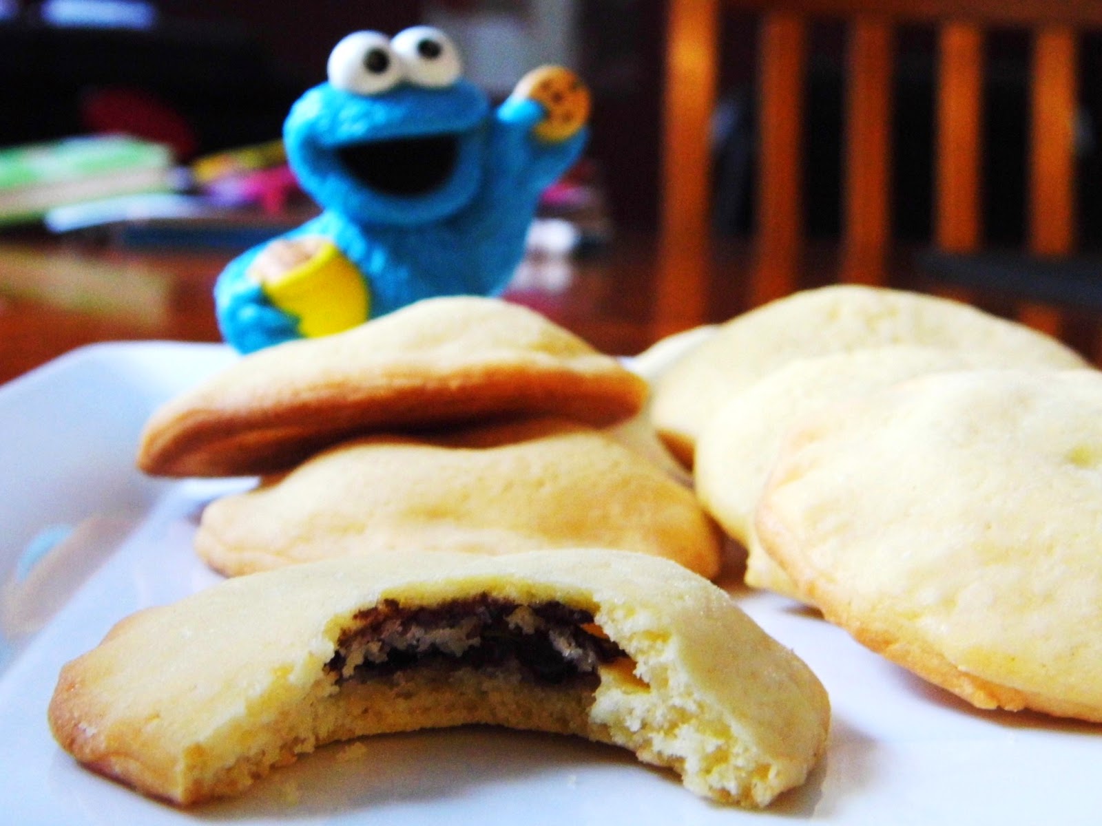 One Mother Hen: Cookie Monster's Surprise cookies