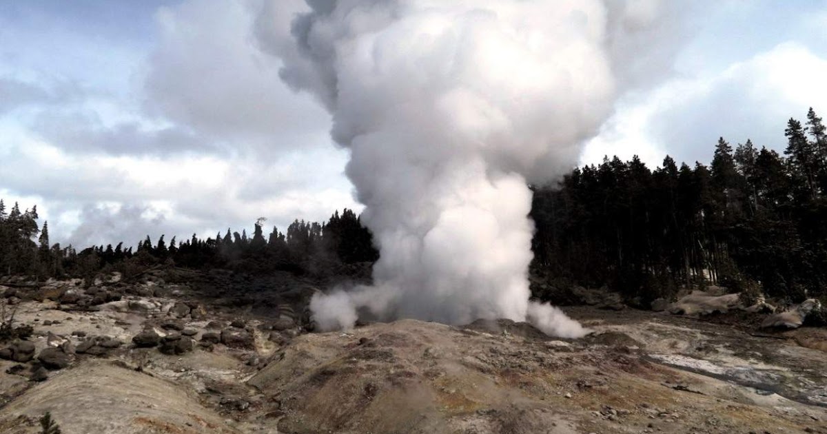 World's Tallest Geyser in Yellowstone Erupts for Fifth Time This Year ...