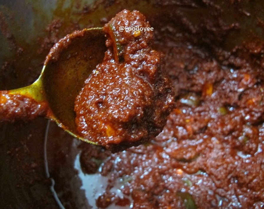 Spicy Mango Pickle Aavakaya